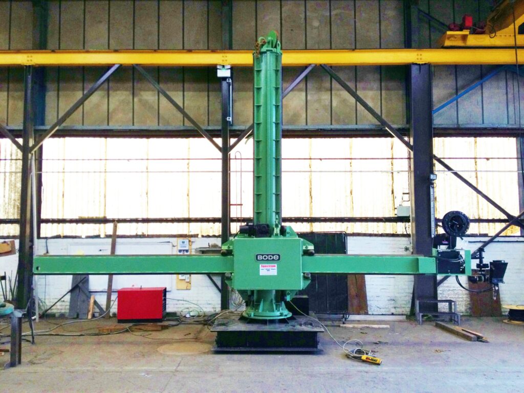 4 x 4 column and boom welding manipulator for hire - Welding Equipment